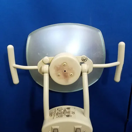 Midmark Knight Model L Ceiling Mounted Dental Light